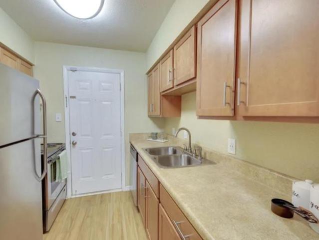 2 Br, 2 bath, Apartment 3800 Colby Dr