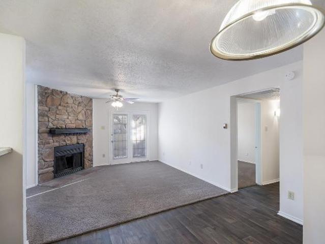 2 Br, 2 bath, Apartment 3811 Block Drive