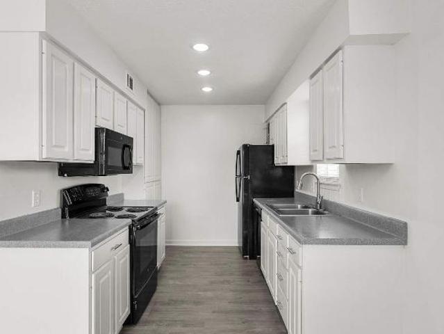 2 Br, 2 bath, Apartment 3975 Interstate 55 North Frontage Rd
