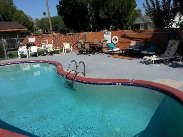 2 Br, 2 bath, Apartment 3927 E Cheery Lynn Rd