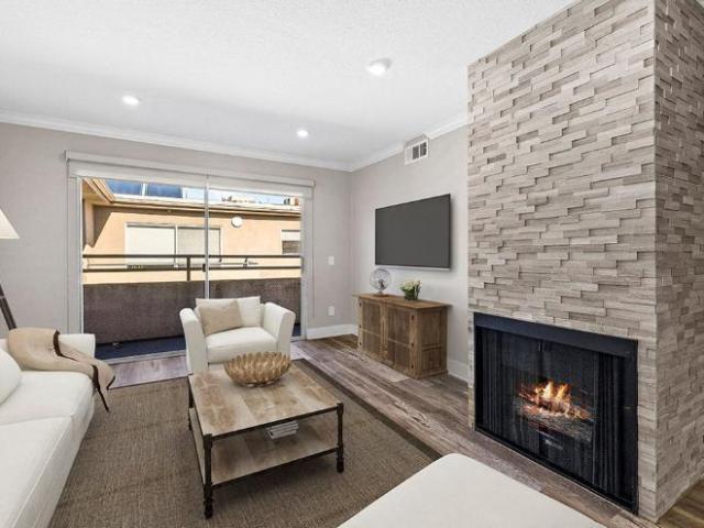 2 Br, 2 bath, Apartment 3930 Laurel Canyon Blvd