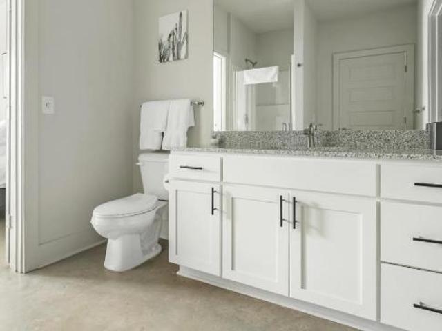 2 Br, 2 bath, Apartment 404 W 26th St