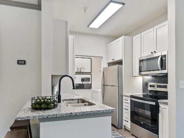 2 Br, 2 bath, Apartment 4000 Grand Manor Ct