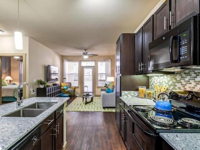 2 Br, 2 bath, Apartment 4000 Hulen St