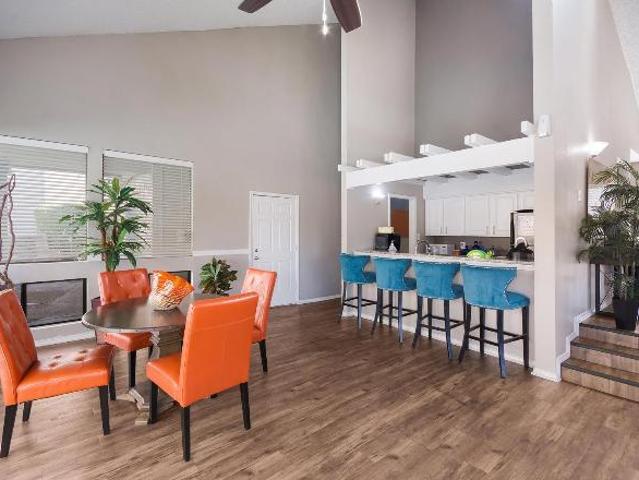 2 Br, 2 bath, Apartment 4004 Block Drive