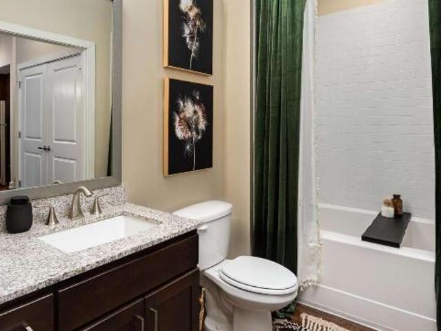 2 Br, 2 bath, Apartment 400 Belmont Pl Se