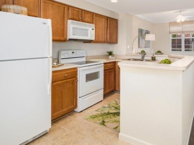 2 Br, 2 bath, Apartment 400 Via Royale