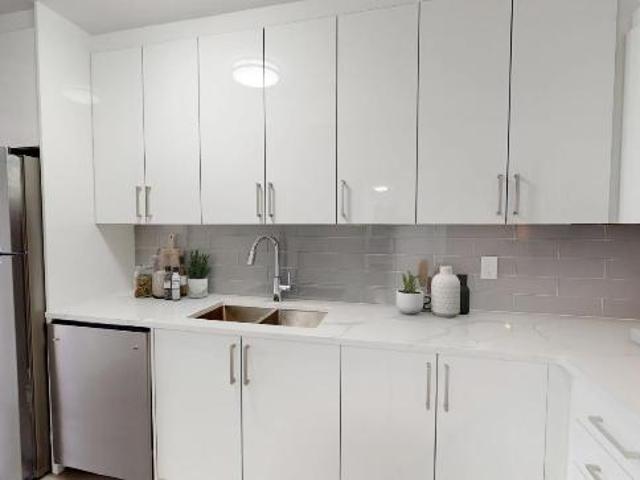 2 Br, 2 bath, Apartment 400 Walmer Rd