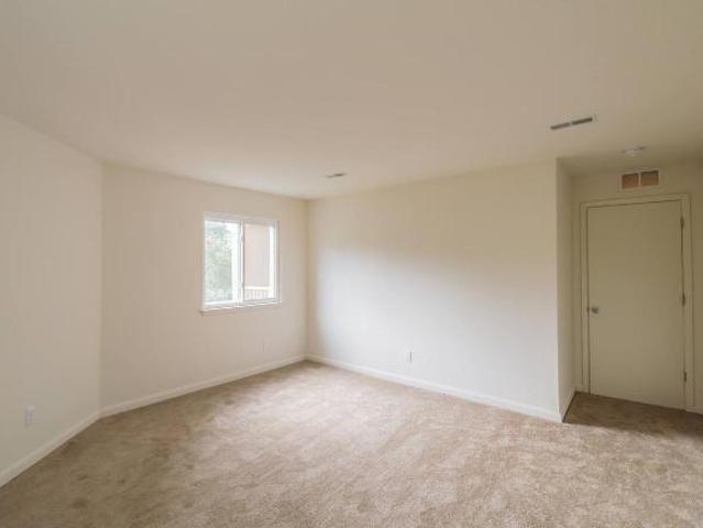 2 Br, 2 bath, Apartment 401 Bedford Ln