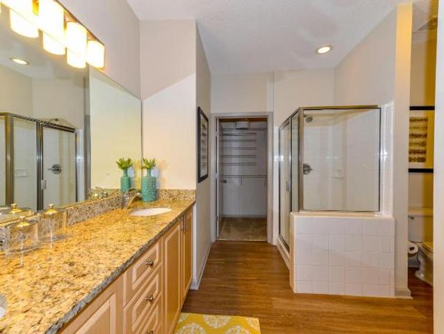 2 Br, 2 bath, Apartment 401 17th St NW