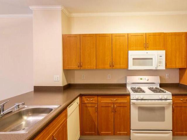 2 Br, 2 bath, Apartment 4021 Falcon Street