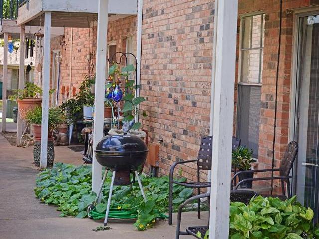 2 Br, 2 bath, Apartment 415 Archer Dr