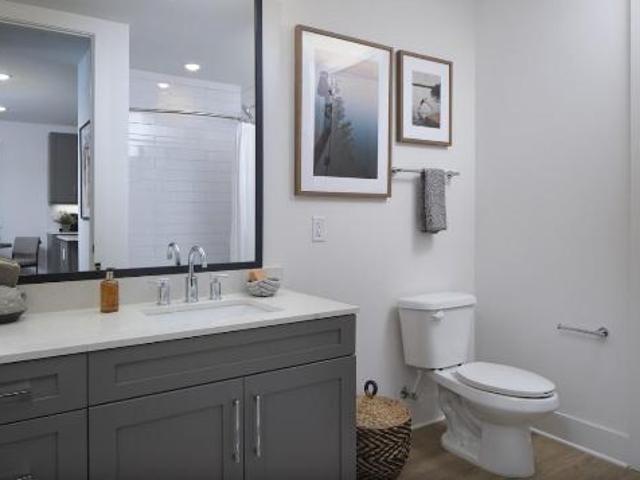 2 Br, 2 bath, Apartment 4115 Lake St