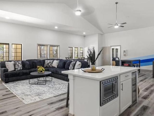 2 Br, 2 bath, Apartment 4250 E Busby Dr