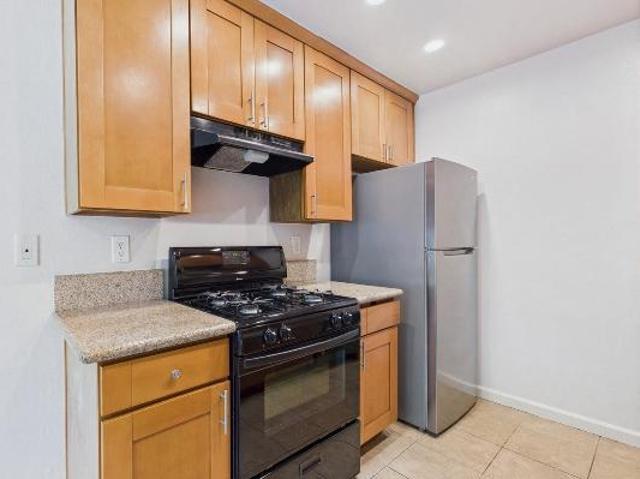 2 Br, 2 bath, Apartment 426 E Cedar Ave