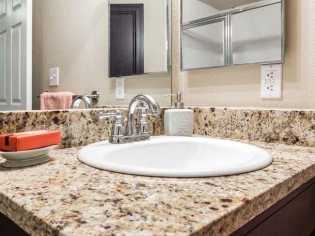 2 Br, 2 bath, Apartment 4200 Bridgeview Drive