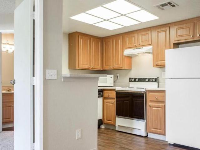 2 Br, 2 bath, Apartment 4201 W Union Hills Dr