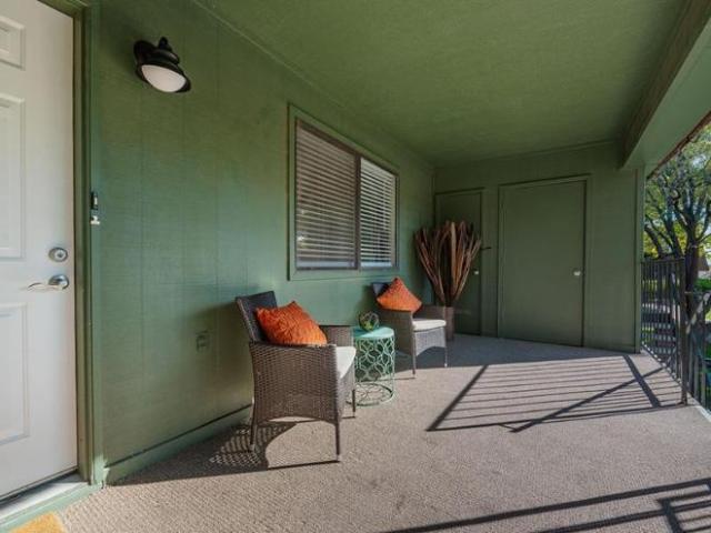 2 Br, 2 bath, Apartment 4201 Meadowlark Ln SE