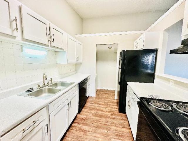 2 Br, 2 bath, Apartment 420 440 South Depew Street