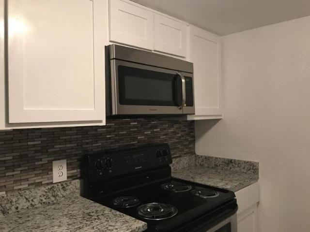 2 Br, 2 bath, Apartment 4351 Point Blvd