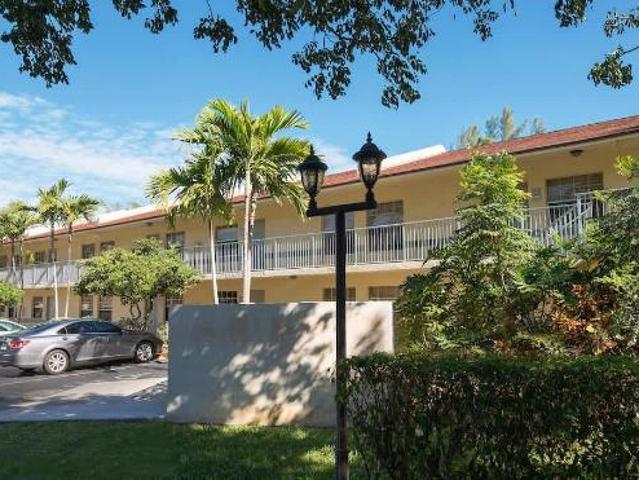 2 Br, 2 bath, Apartment 4300 Crystal Lake Drive