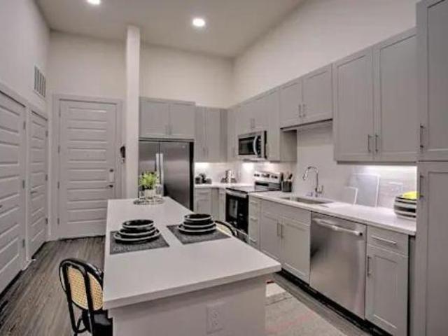 2 Br, 2 bath, Apartment 4302 Ross Ave