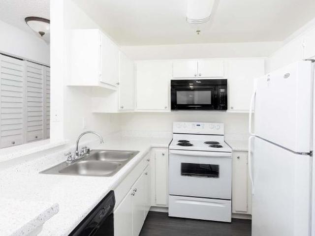 2 Br, 2 bath, Apartment 4335 Vineland Ave