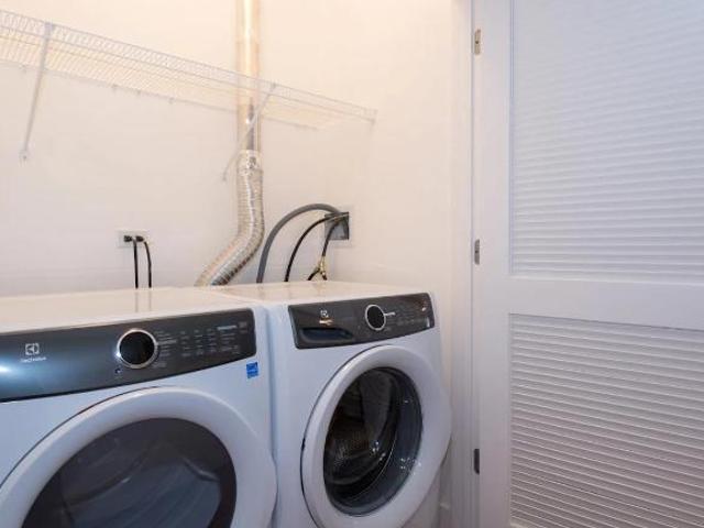 2 Br, 2 bath, Apartment 4447 N Kedzie Ave