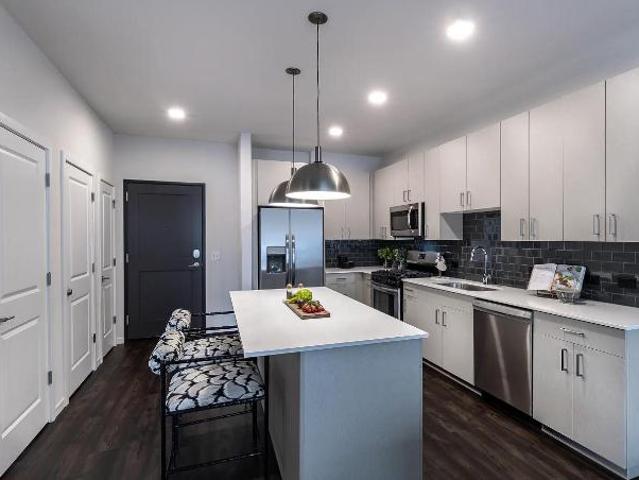 2 Br, 2 bath, Apartment 4450 Fox Valley Center Dr