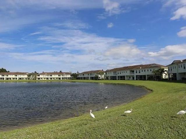 2 Br, 2 bath, Apartment 4495 Emerald Vista