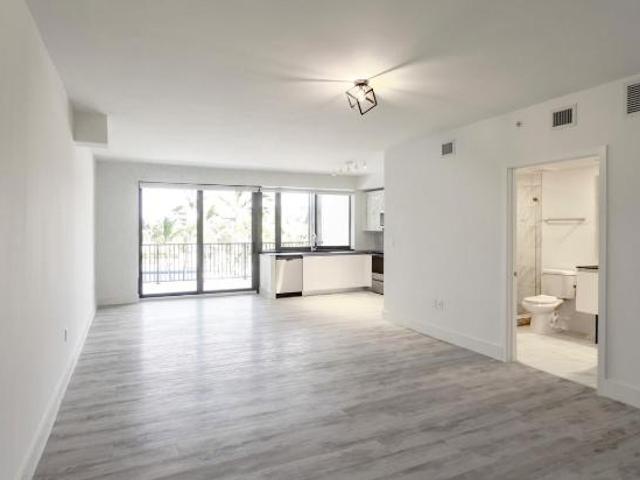 2 Br, 2 bath, Apartment 4400 S Sunrise Blvd