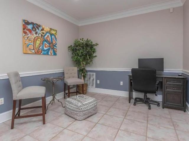 2 Br, 2 bath, Apartment 4401 Beatline Rd