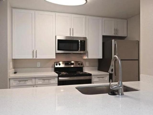 2 Br, 2 bath, Apartment 4401 Mission Ave