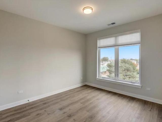 2 Br, 2 bath, Apartment 440 Green Bay Rd