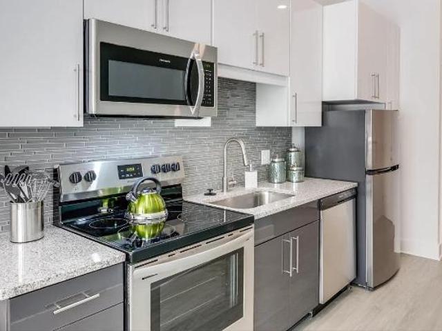 2 Br, 2 bath, Apartment 4501 Mixson Ave