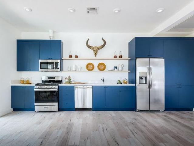 2 Br, 2 bath, Apartment 4522 West Lexington Avenue