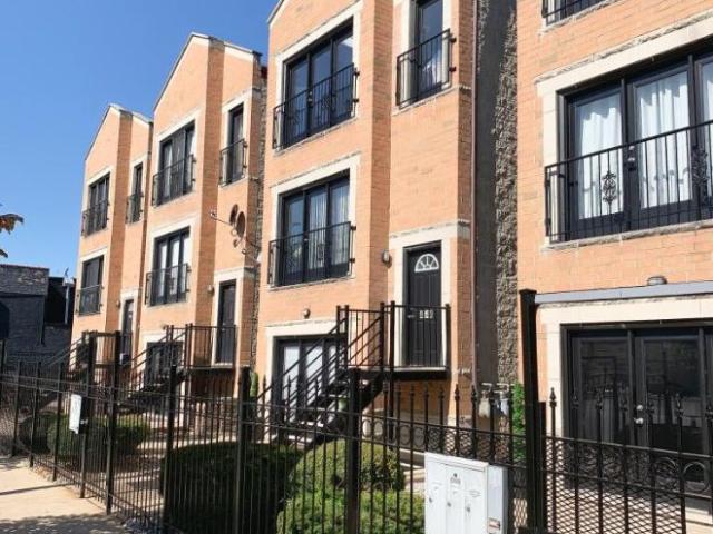 2 Br, 2 bath, Apartment 4644 W 63rd St