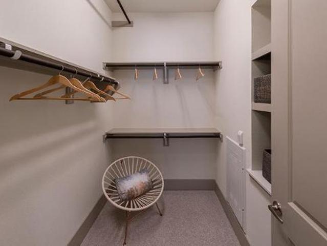 2 Br, 2 bath, Apartment 4646 Amesbury Dr