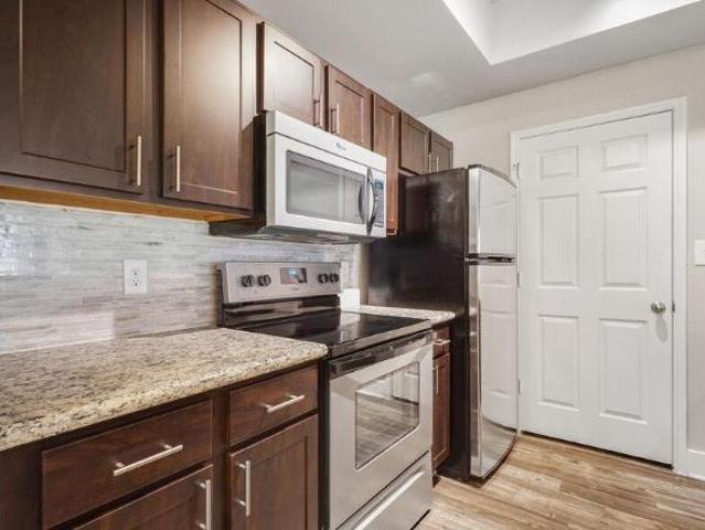 2 Br, 2 bath, Apartment 4649 Cole Ave