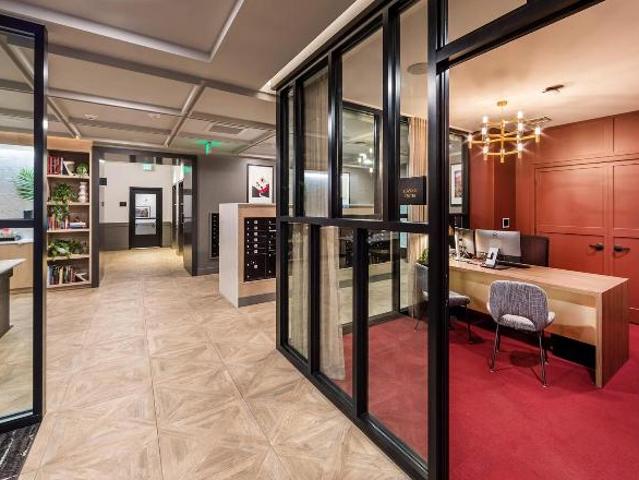 2 Br, 2 bath, Apartment 465 NE Davis St