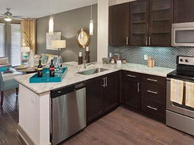 2 Br, 2 bath, Apartment 4670 Amesbury Dr