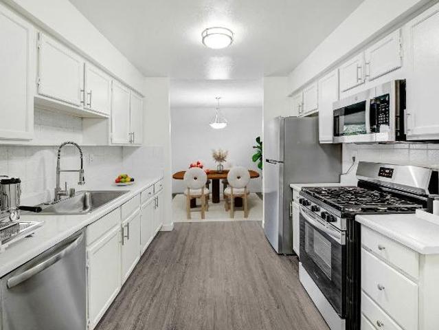 2 Br, 2 bath, Apartment 4600 Willis Ave