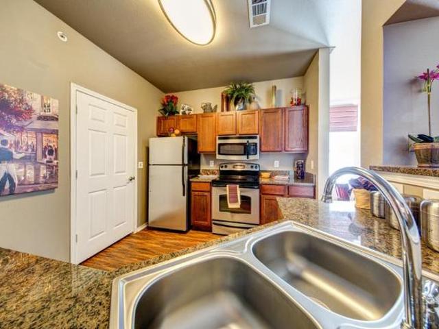 2 Br, 2 bath, Apartment 4600 Bellaire Drive S
