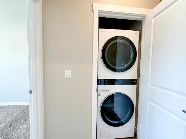 2 Br, 2 bath, Apartment 4624 Lancaster Dr NE