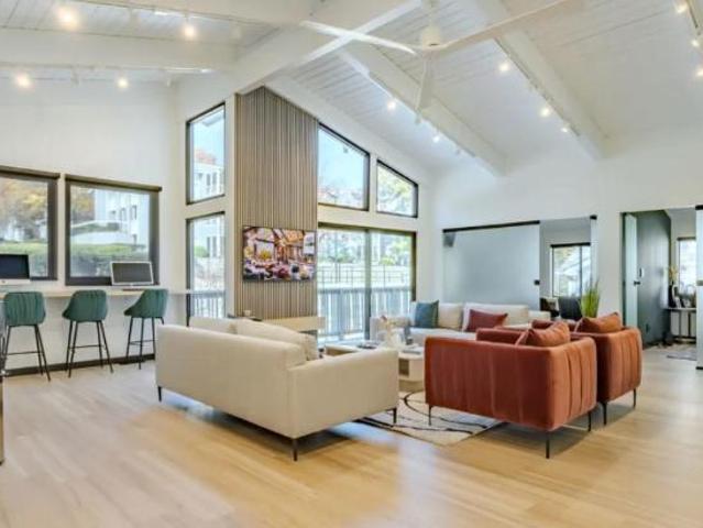 2 Br, 2 bath, Apartment 4700 N Hill Pkwy