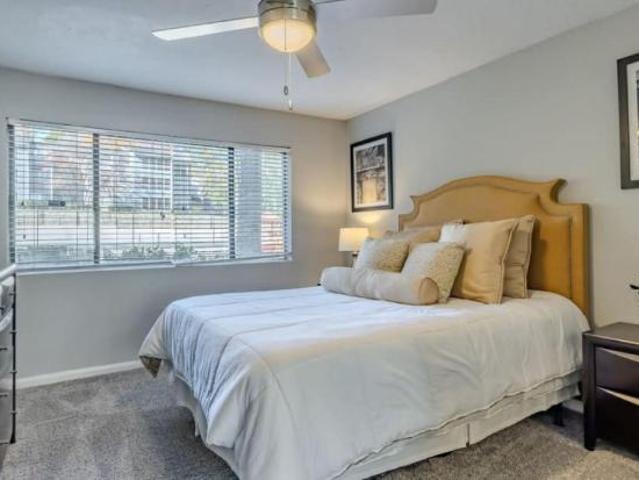 2 Br, 2 bath, Apartment 4700 N Hill Pkwy