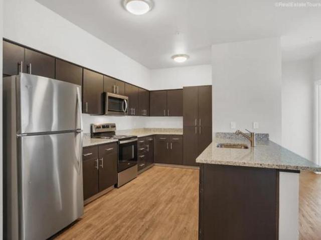 2 Br, 2 bath, Apartment 4841 W 18th