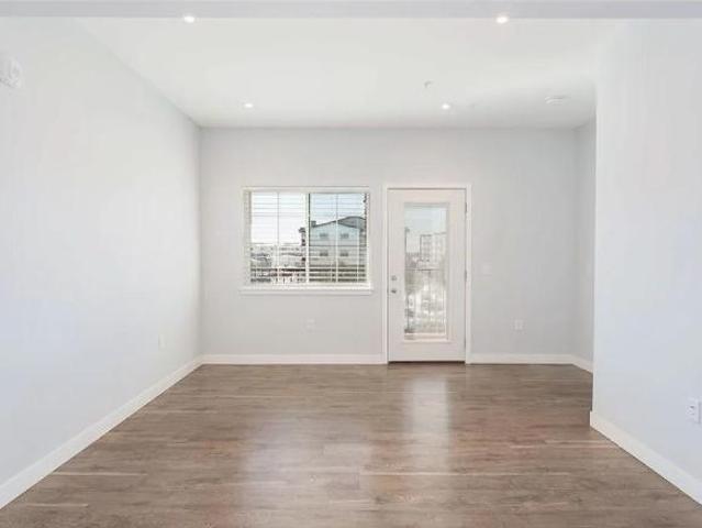 2 Br, 2 bath, Apartment 485 S 44th St W