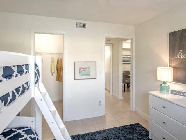 2 Br, 2 bath, Apartment 4860 Sand Stone Ln