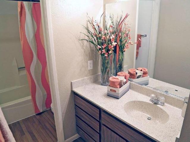 2 Br, 2 bath, Apartment 4802 N 12th Street